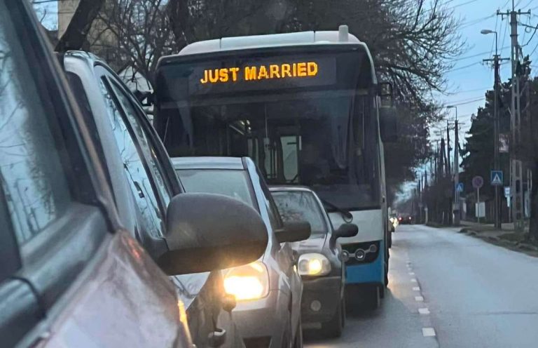 JUST MARRIED! - különleges buszjárat bukkant fel Debrecenben ...